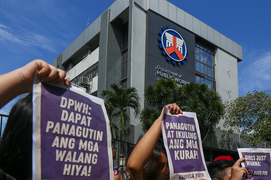 Students stage protest vs corruption in DPWH