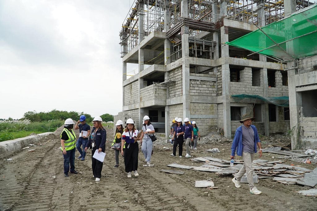 DOTR, NHA build PH first medium-rise relocation project