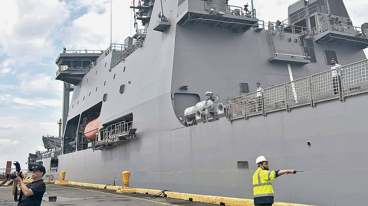 NZ signals solid ties with Navy visit