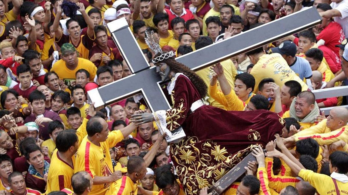 Pinoys bear a heavy cross