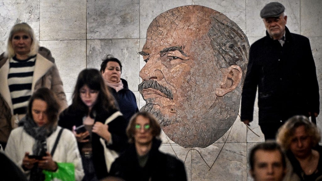 100 years after his death, Russians shrug at Lenin's legacy