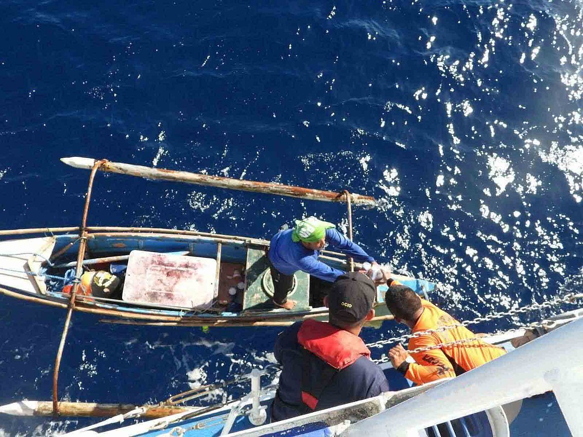 PCG helps fishermen in WPS