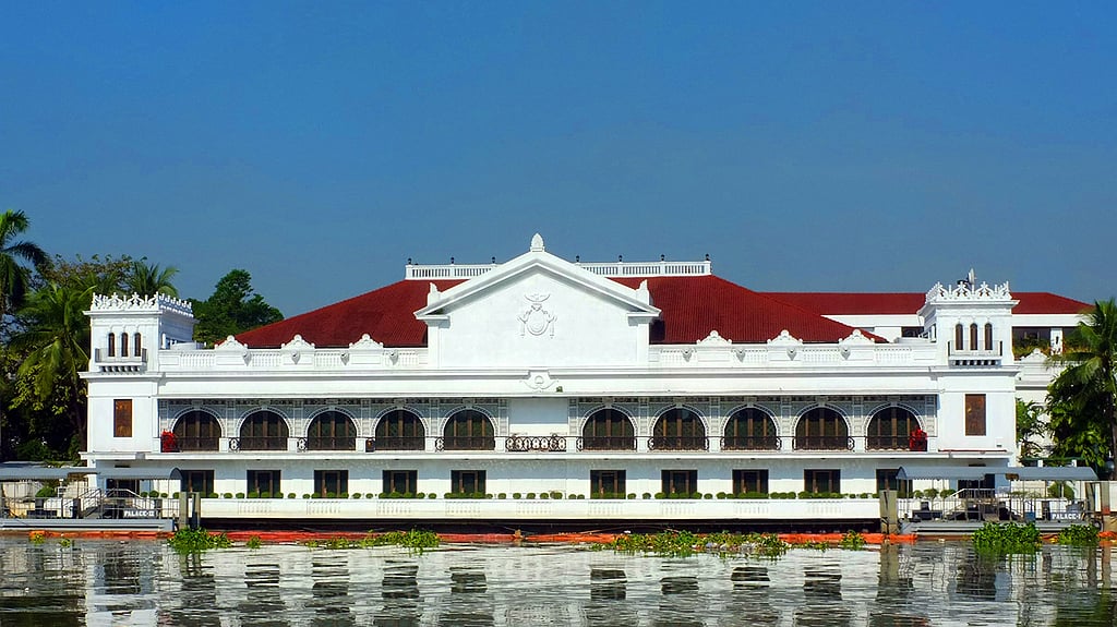 Palace hesitates over IPC