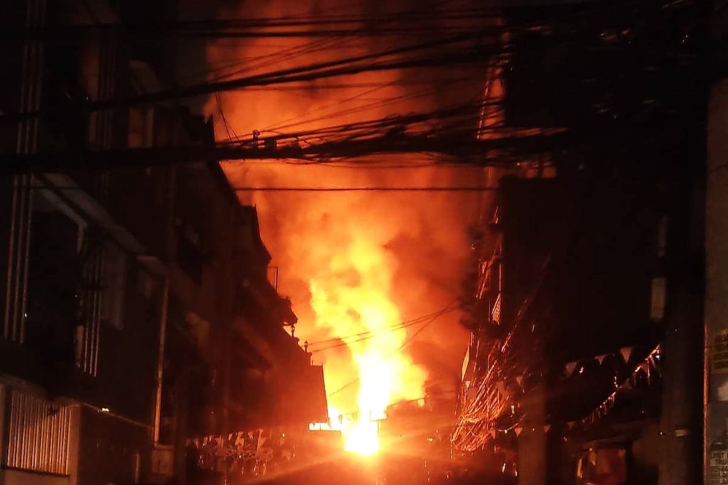 Pasay fire hurts 3