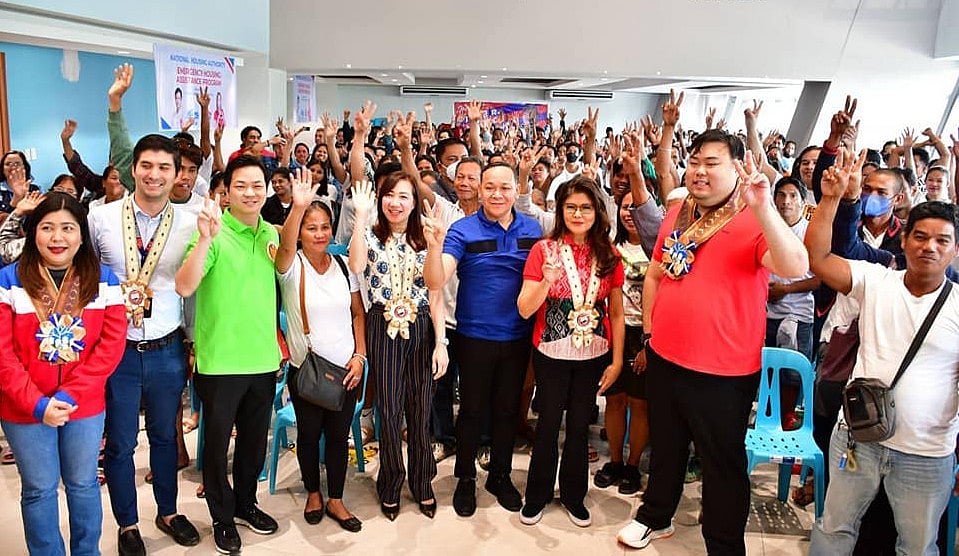 1,692 Laguna families get P11-M cash aid