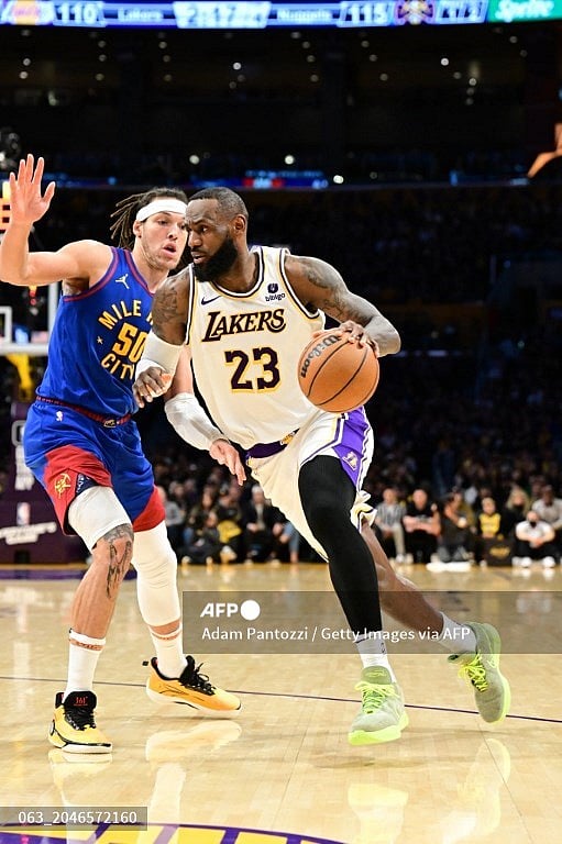 LeBron James becomes first NBA player with 40K points