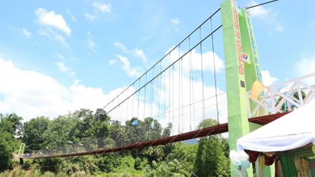 Goodbye footbridge, hello new bridge