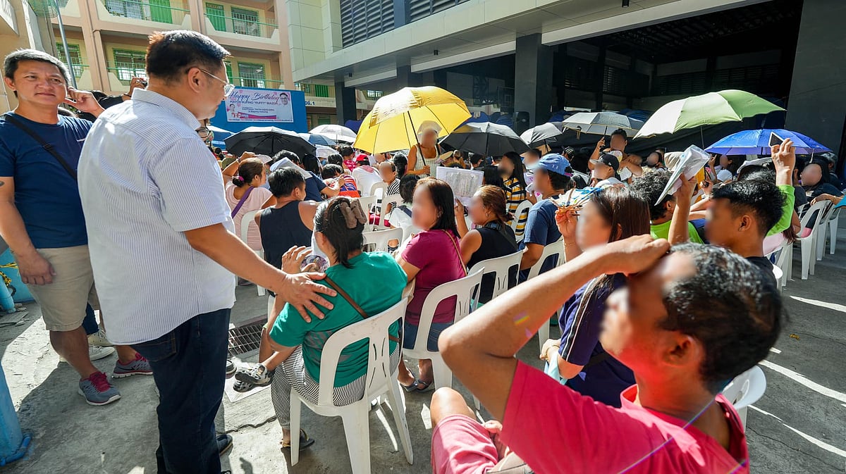 Alabang fire victims receive aid