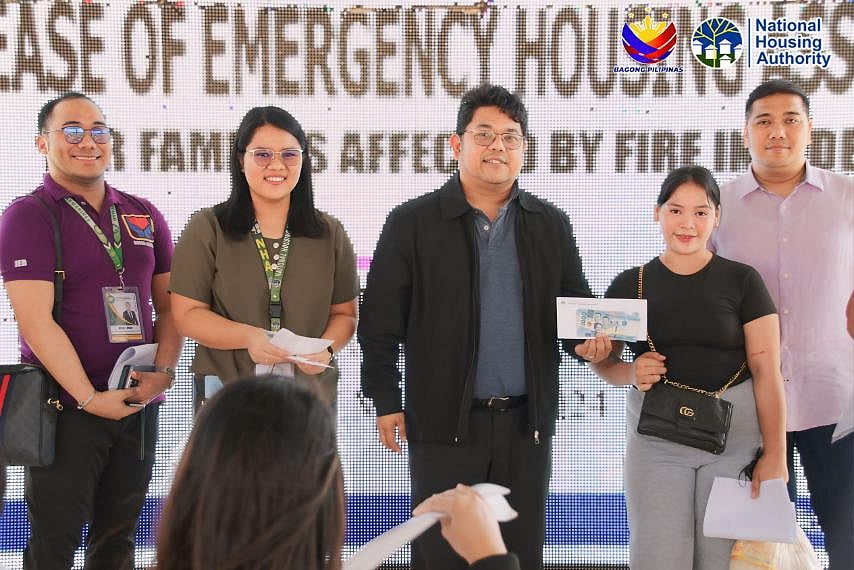 NHA distributes P380K to Cavite fire victims