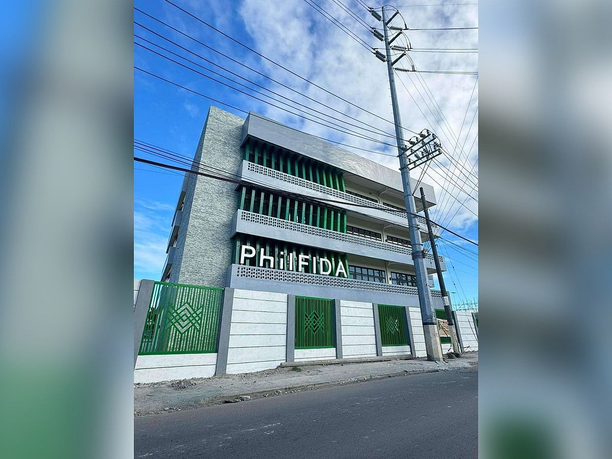 DPWH turns over new gov’t building