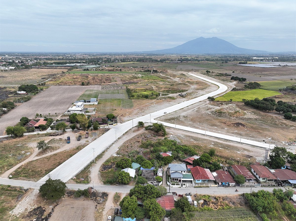 DPWH completes San Fernando-Mexico road link