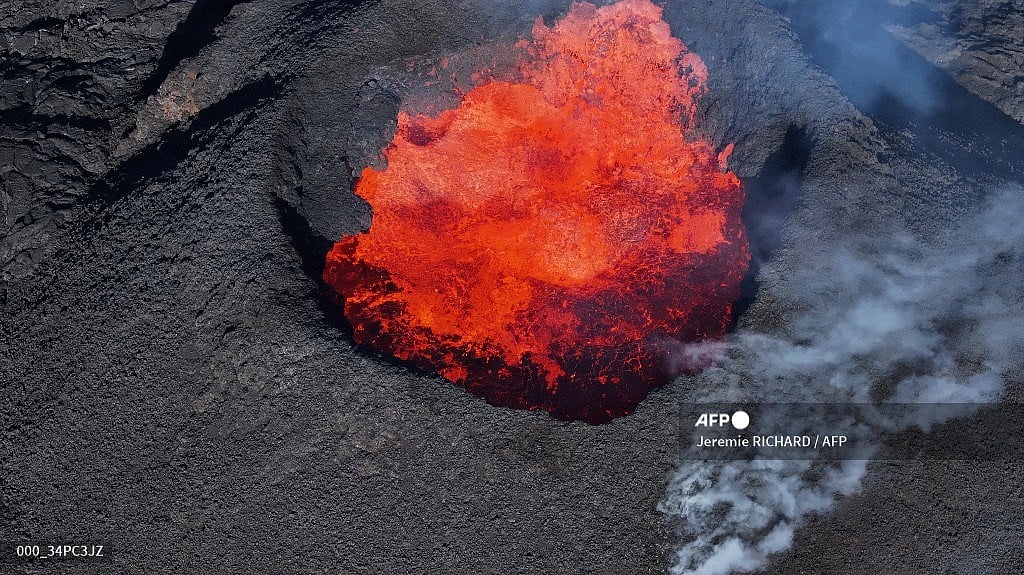 Iceland volcano still spewing lava, one month on