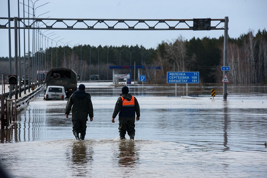 What's causing the record-bad floods in Russia?