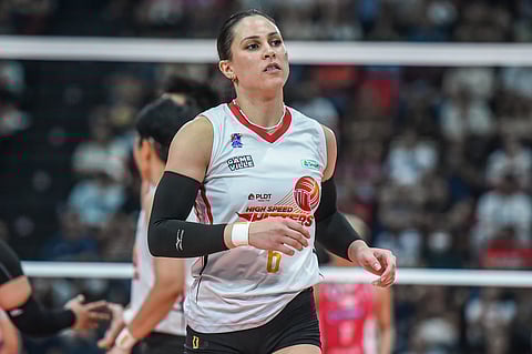 Davison, PLDT post strong finish