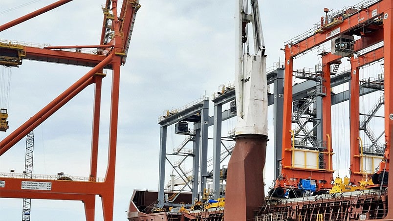 New crane, 2 gantries for Cebu Int'l Port