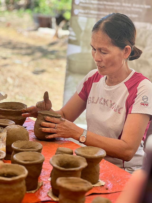 Workshop aims to revitalize Bohol’s salt pot making tradition