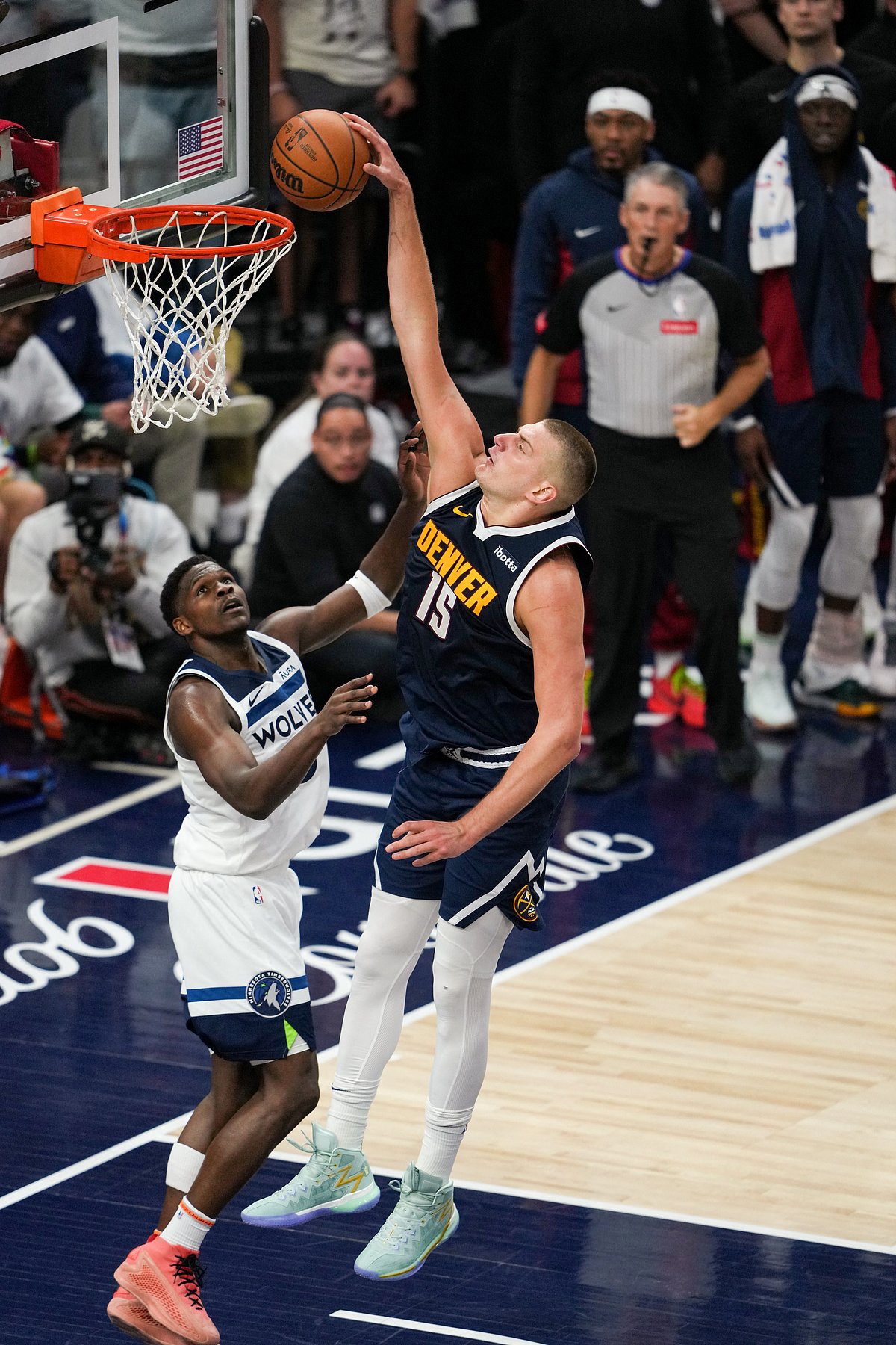 Nuggets, Pacers tie playoff series