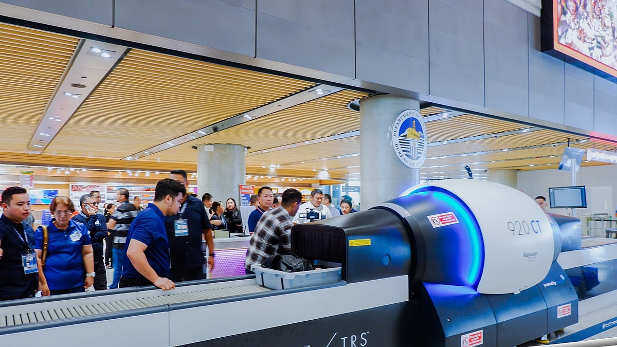 BoC chief inspects new MCIA X-ray, body scanner