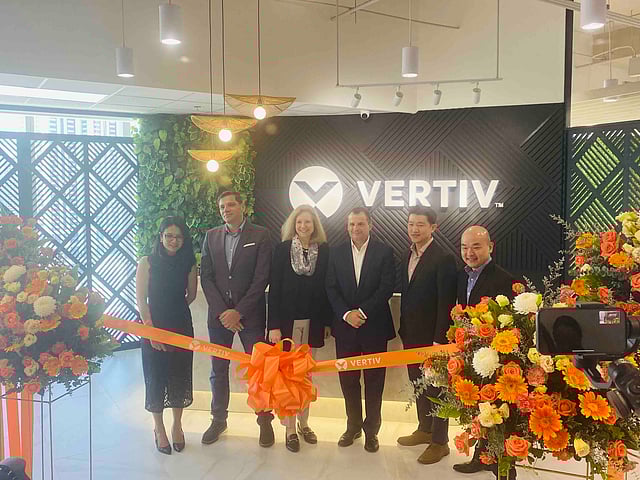 Flexible workspaces, focus areas and wellness rooms in a ‘glocal ...