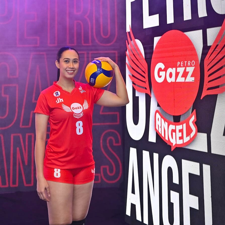 Ageless Aiza makes heads turn