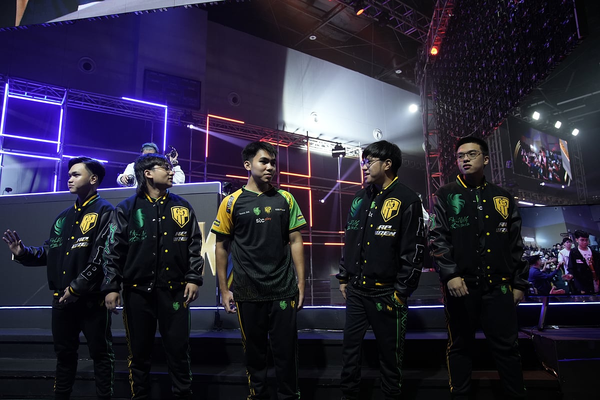 Falcons AP Bren trashes Blacklist Int'l, moves to upper bracket final