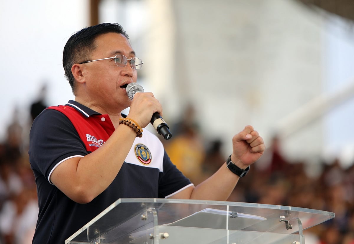 Go inspects Calauan Super Health Center