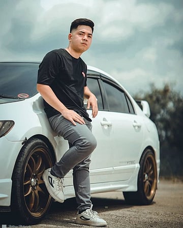 Vlogger draws flak for kissing BINI member on TV screen