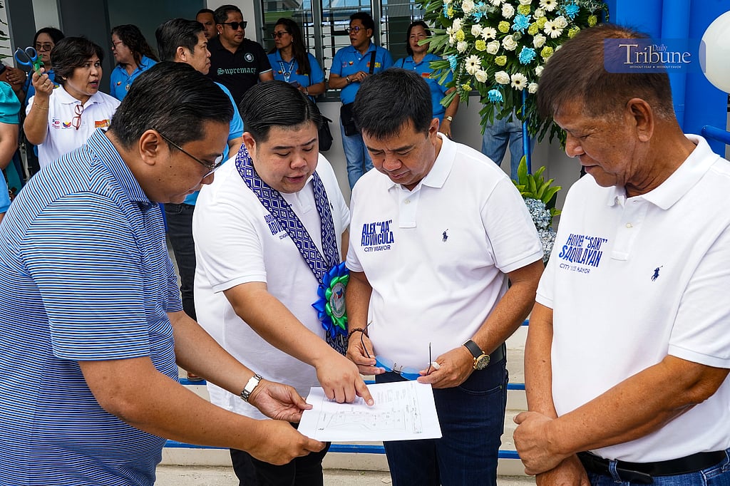 Imus inaugurates new school buildings