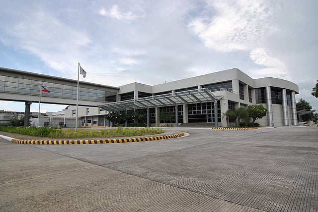 Media tours Phl’s biggest pharma plant