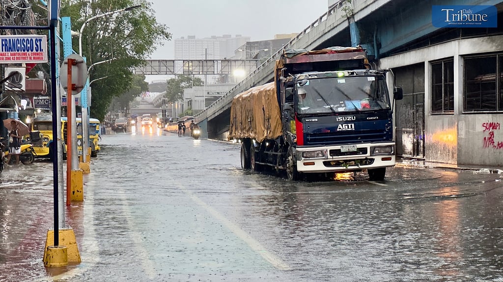 Severe flash flood hits Makati, Manila
