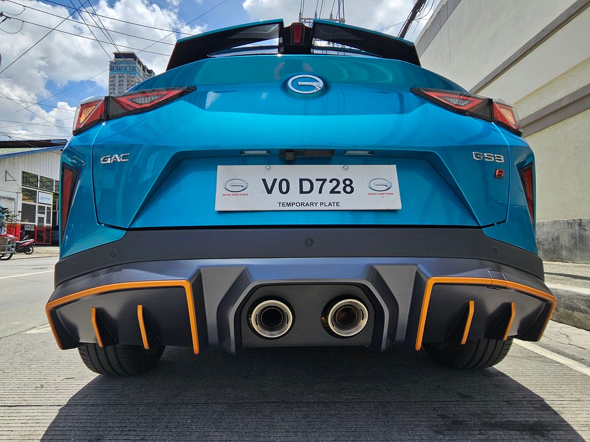 BOY AND THE BIG TOY: Strikingly good-looking, EmZoom stands its ground ...