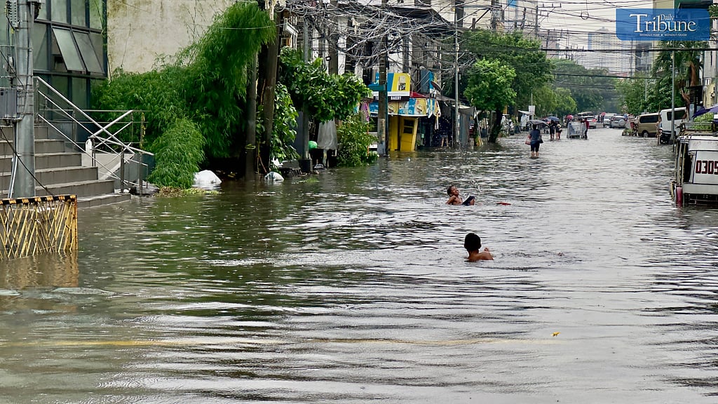 Severe flash flood hits Makati, Manila
