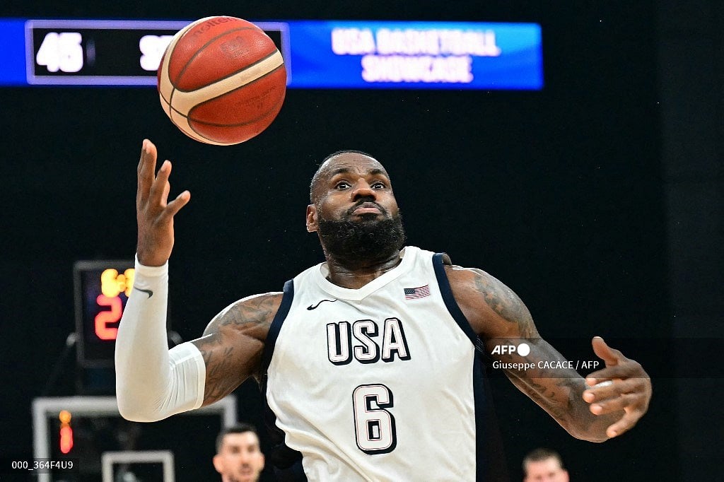 U.S. sinks Serbia as James eyes better showing