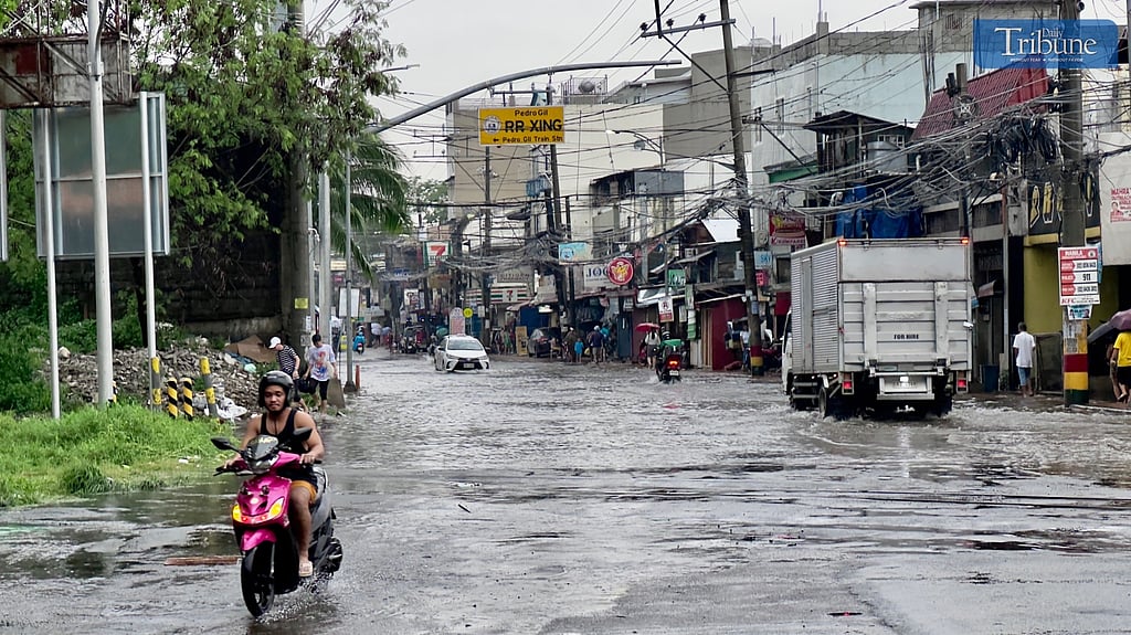 Severe flash flood hits Makati, Manila