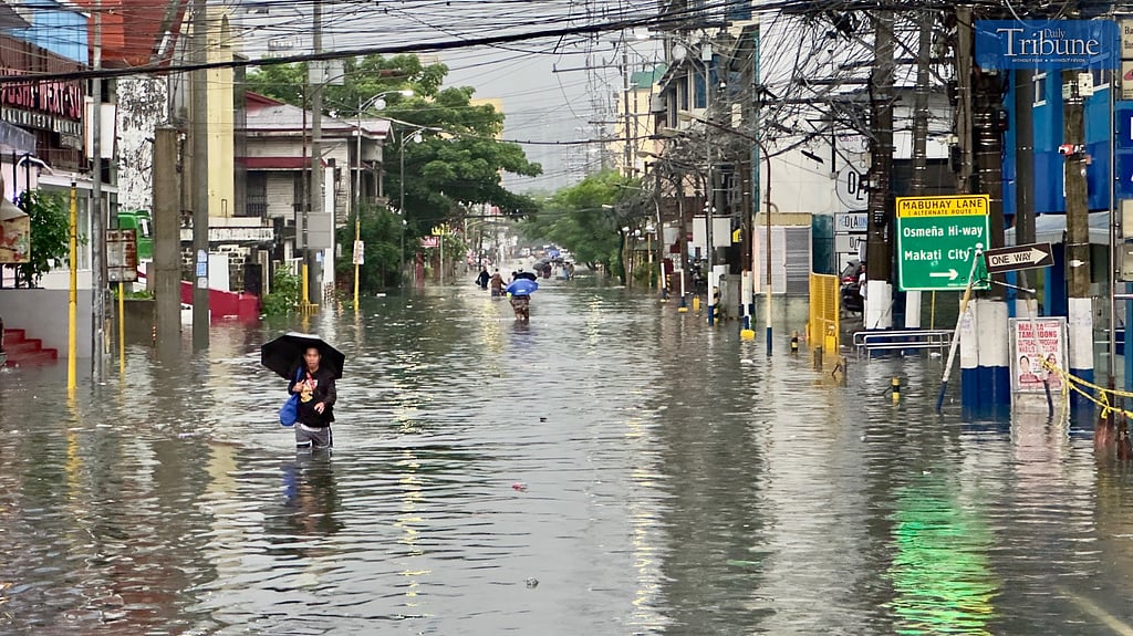 Severe flash flood hits Makati, Manila