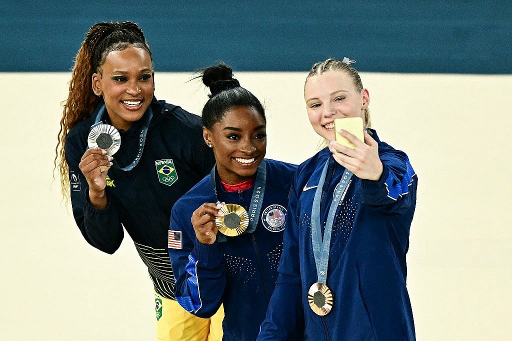 Biles bows to Brazilian floor queen