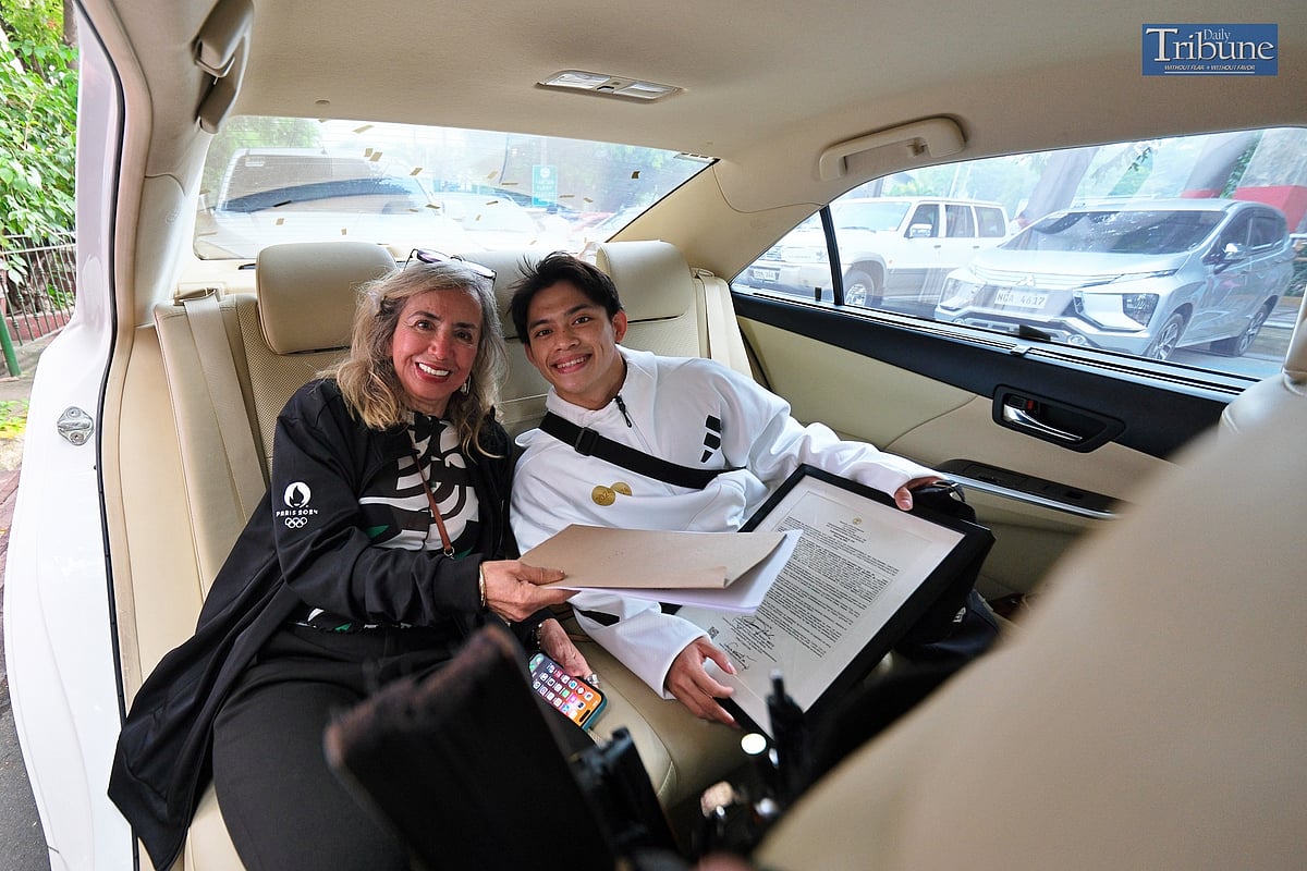 Yulo with GAP chief Cynthia Carrion