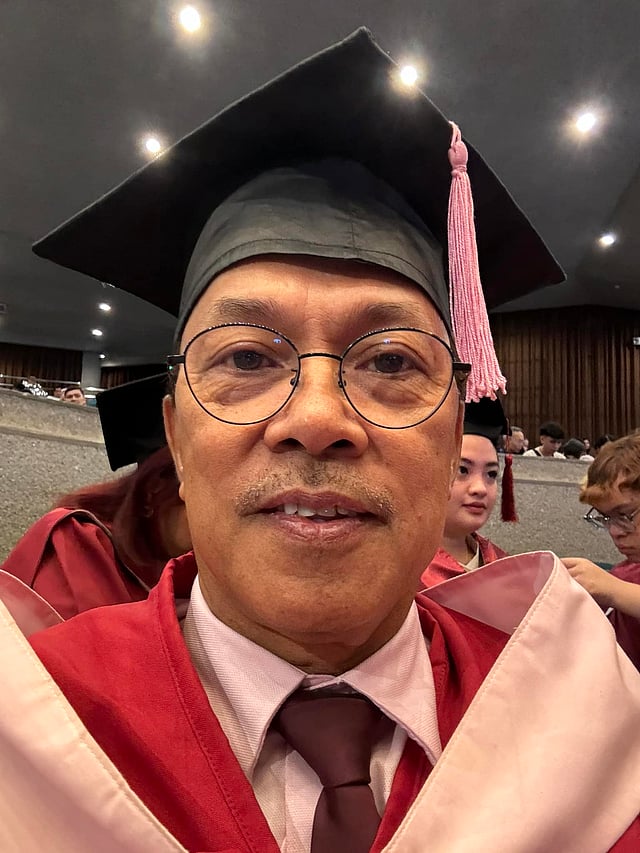 Degree, Set, Sing: Noel Cabangon earns his college diploma