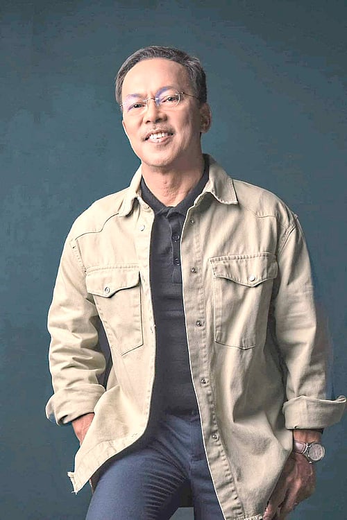 Degree, Set, Sing: Noel Cabangon earns his college diploma