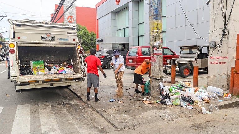 Malabon continues garbage collections