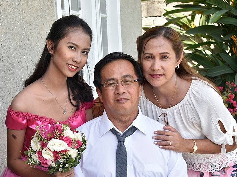 Filipino Extended Family 47,476 Asian Extended Family Stock Photos,