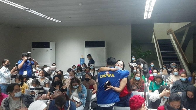 Over 2,500 OFWs affected by Middle East crisis receive cash aid — DSWD