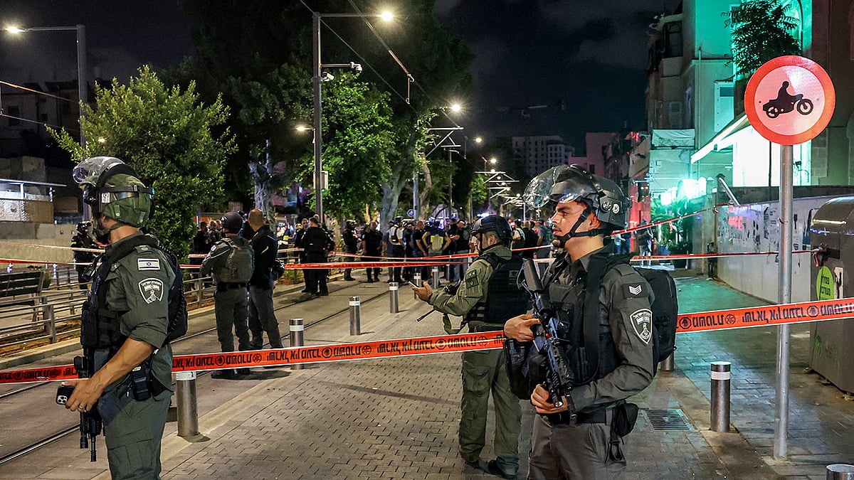 Tel Aviv shooting, stabbing attacks leave seven dead