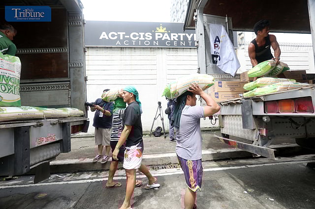ACT-CIS Partylist Rep. Erwin Tulfo oversees aid distribution