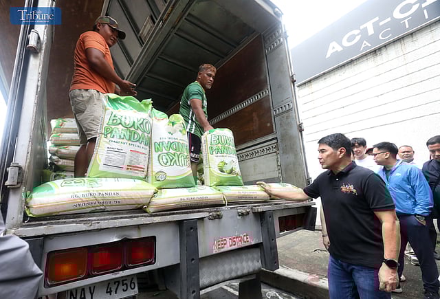 ACT-CIS Partylist Rep. Erwin Tulfo oversees aid distribution