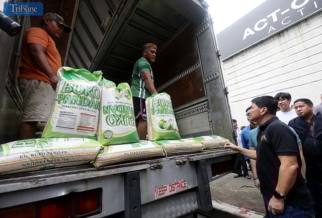 ACT-CIS Partylist Rep. Erwin Tulfo oversees aid distribution