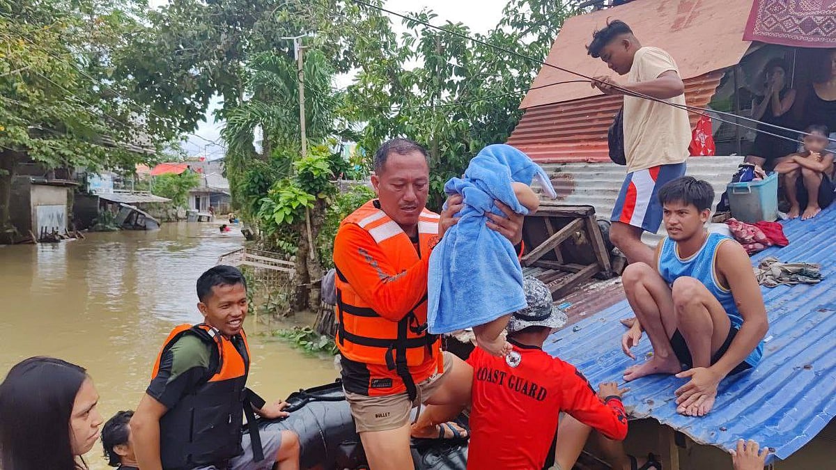 Bicol cries for help: Many areas still submerged, out of reach