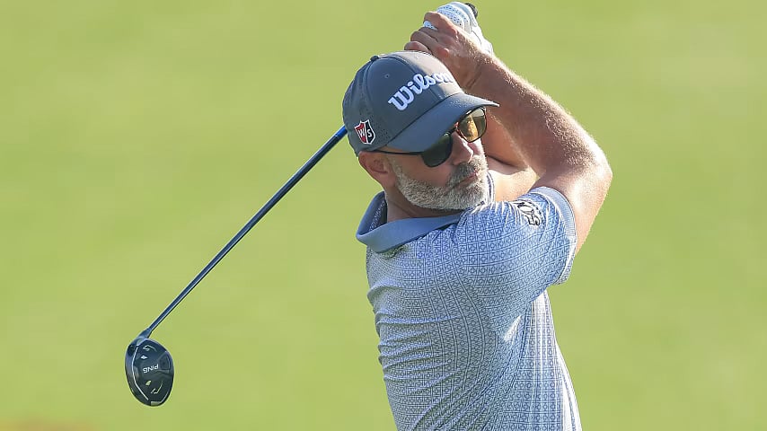 Record-setting Waring posts 5-shot advantage