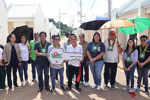 SHFC, Intramuros Administration relocate families to Rizal