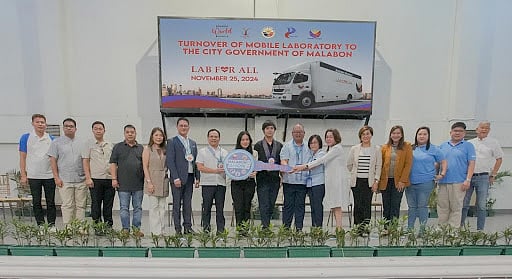 Newport World Resorts donates mobile lab to Malabon
